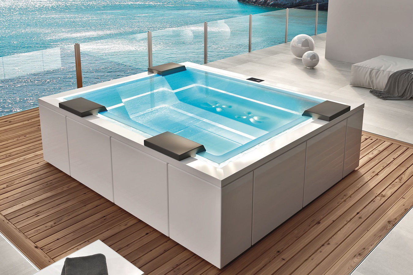 Aquatica Outdoor Spas / Hot Tubs